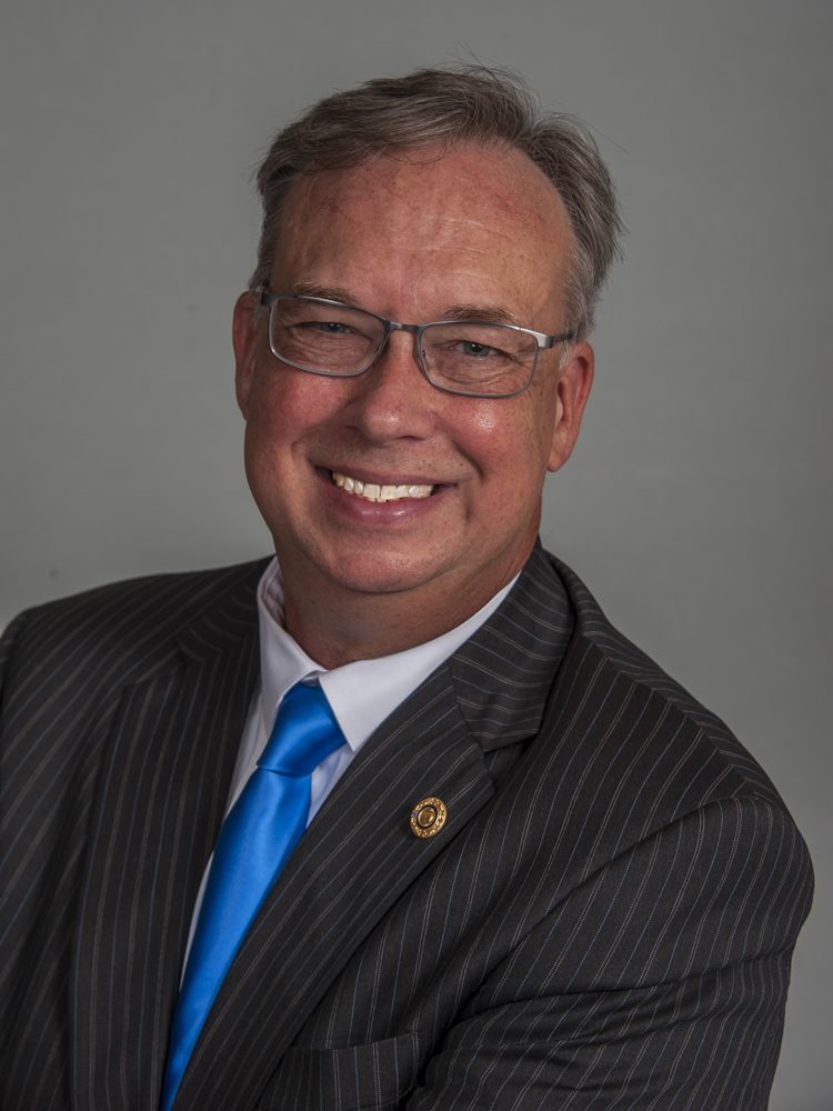 Headshot – Tom Mack